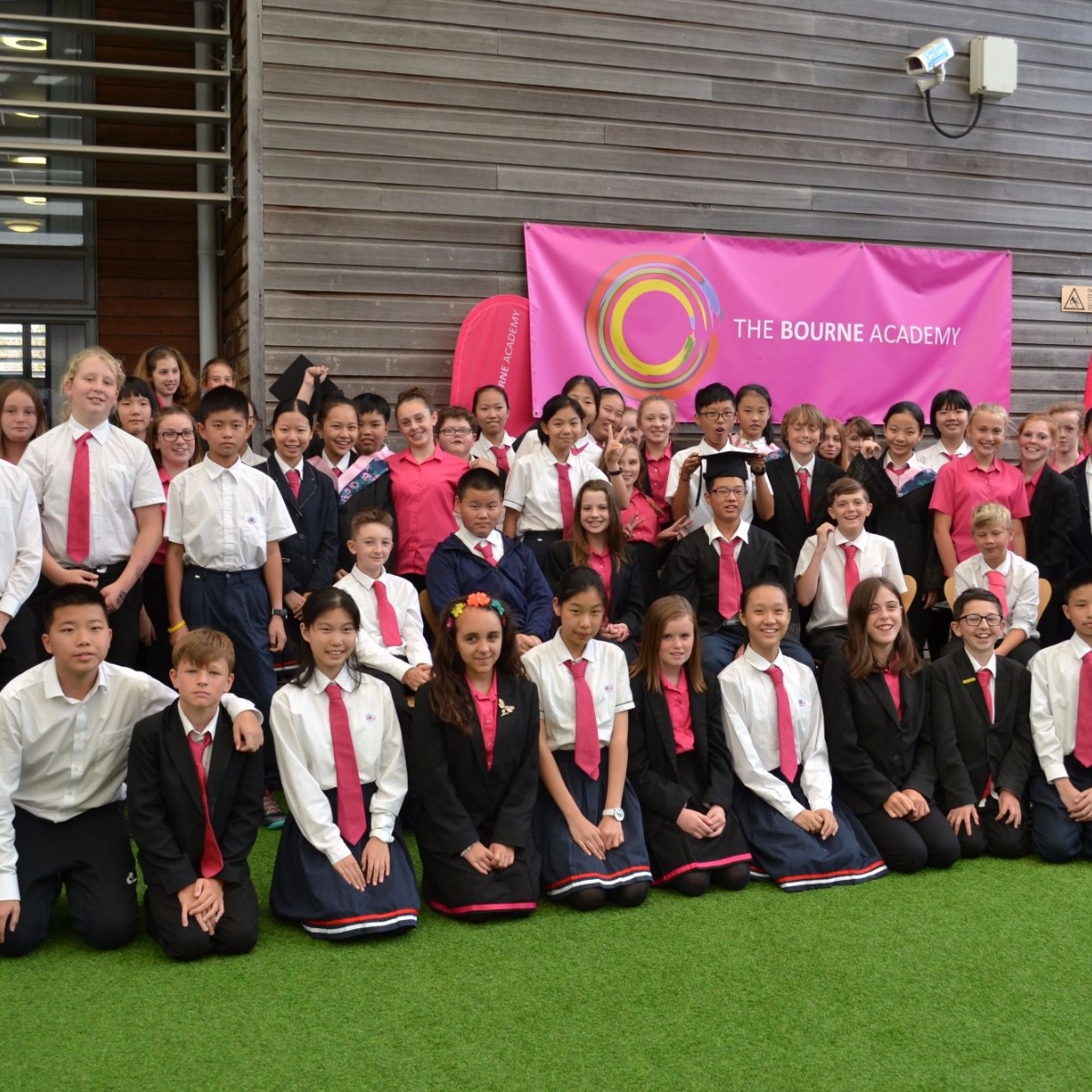 The Bourne Academy - Chinese Visitors say 'goodbye'